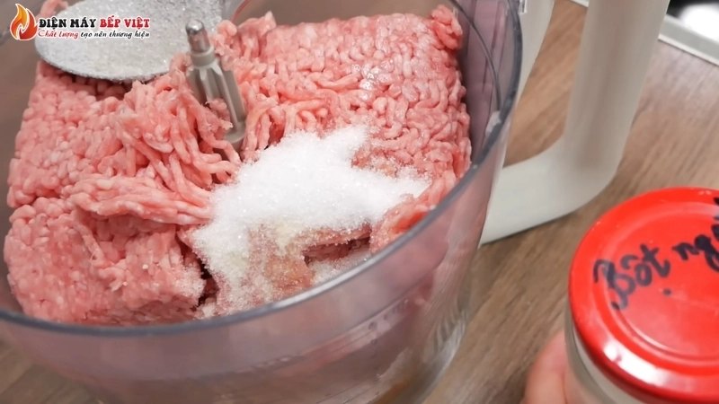 Cách làm chả lụa không bị bở đơn giản tại nhà